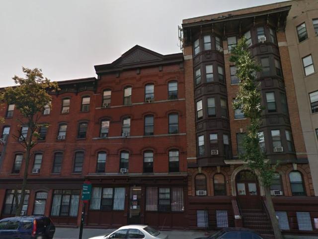 361 Montgomery St 4 beds, 2 full baths