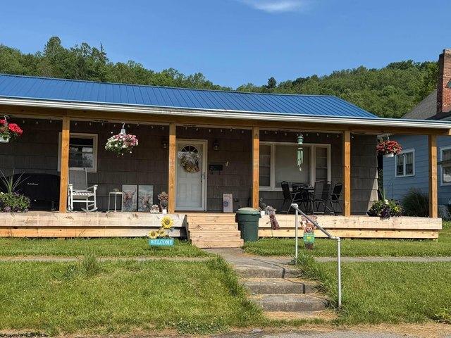361 Maple Ave, Philippi, WV 26416