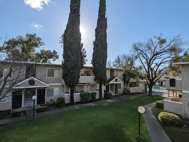 361 W Santa Ana Ave, Clovis, CA 93612