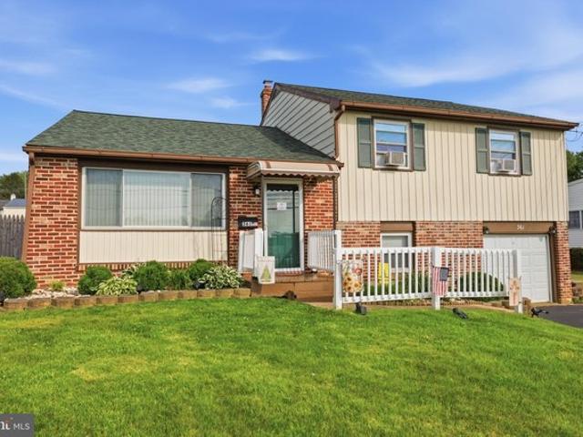 361 Valley Rd, Warminster, PA 18974