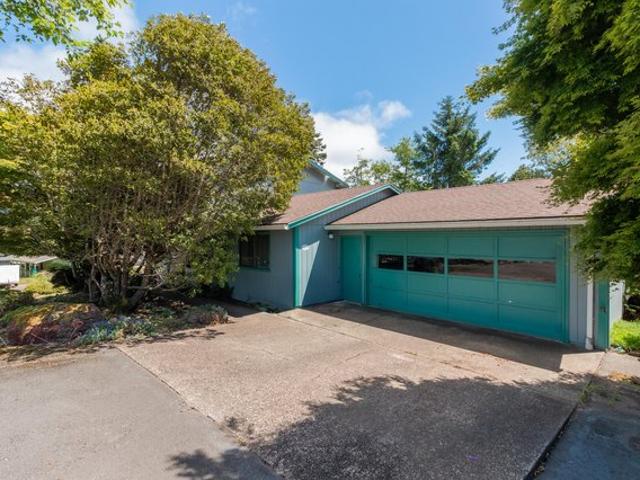 3624 NE West Devils Lake Rd, Lincoln City, OR 97367