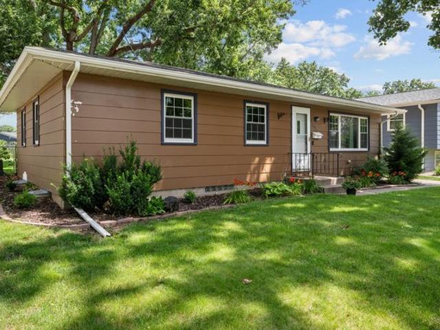 3627 Cedar St, Davenport, IA 52806