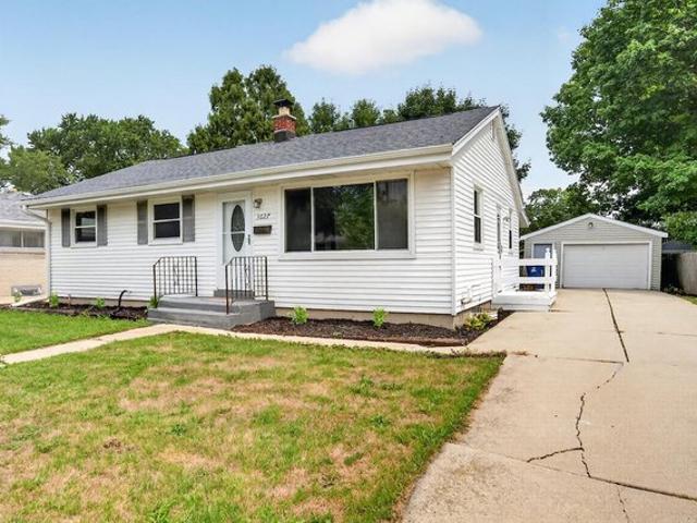 3627 Regency Dr, Racine, WI 53402