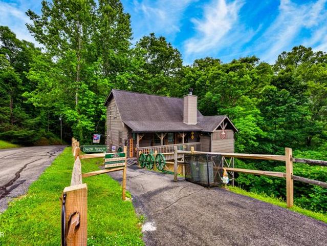 3628 Country Pines Way, Sevierville, TN 37876