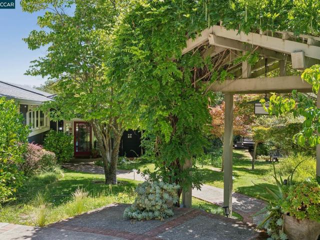 3620 Madrone Dr