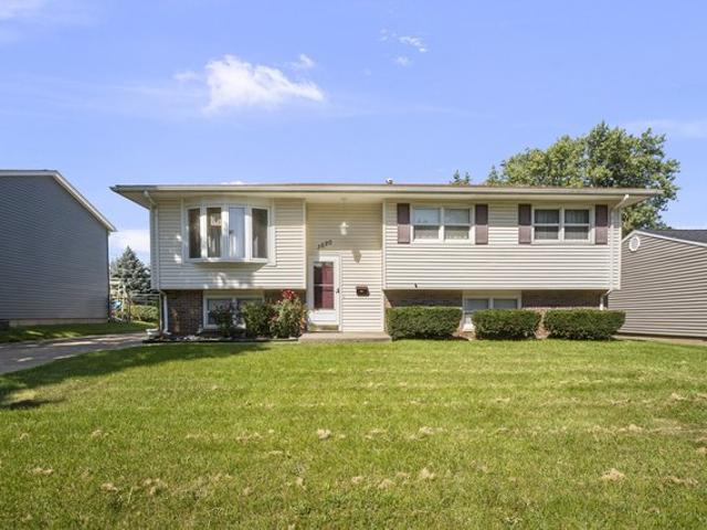 3620 Oakwood Dr, Bettendorf, IA 52722