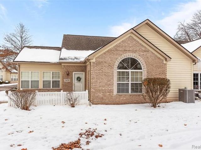 36218 Abbey Dr, Westland, MI 48185