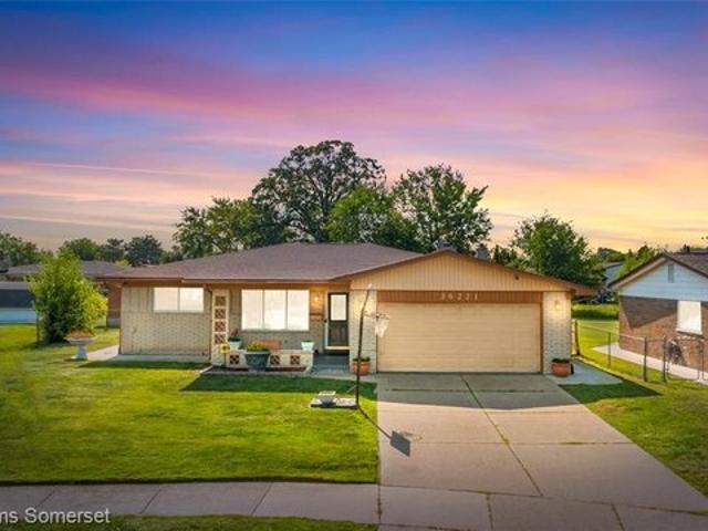 36221 Pickwick Ct, Sterling Heights, MI 48310