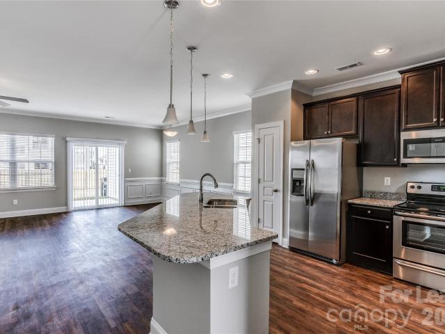 362 Halton Crossing Drive SW