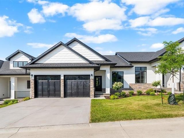 362 Hidden Ridge Dr, Coralville, IA 52241