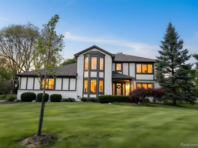 362 Lake Forest Rd, Rochester Hills, MI 48309
