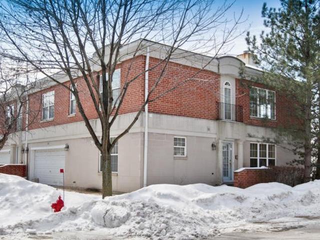 362 Town Place Cir, Buffalo Grove, IL 60089