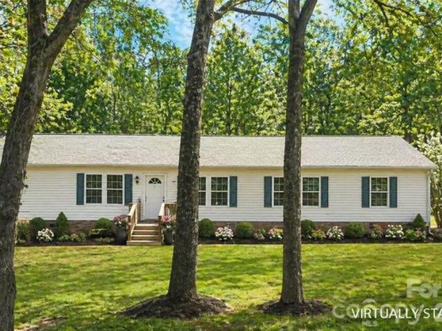 3634 Hillview Dr NE, Conover, NC 28613