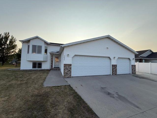 3635 Harrison St S, Fargo, ND 58104