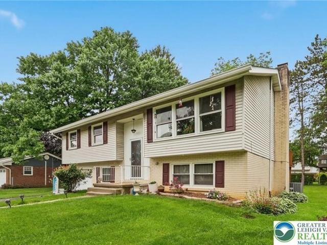 3635 Stephen Crane Ln, Hanover Township, PA 18017