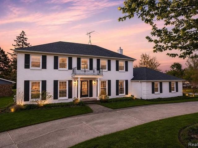 36368 Old Homestead Dr, Farmington, MI 48335