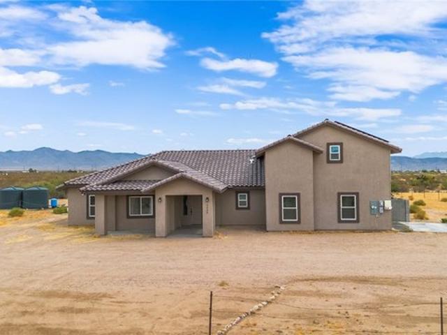 3636 N LA Osa Rd, Golden Valley, AZ 86413