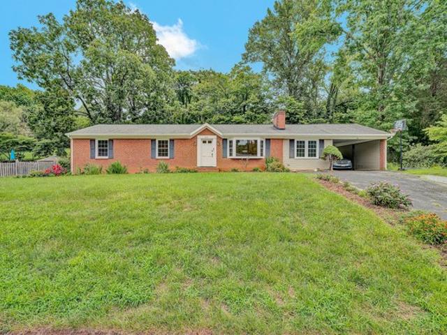 3636 Kentland Dr, Roanoke, VA 24018