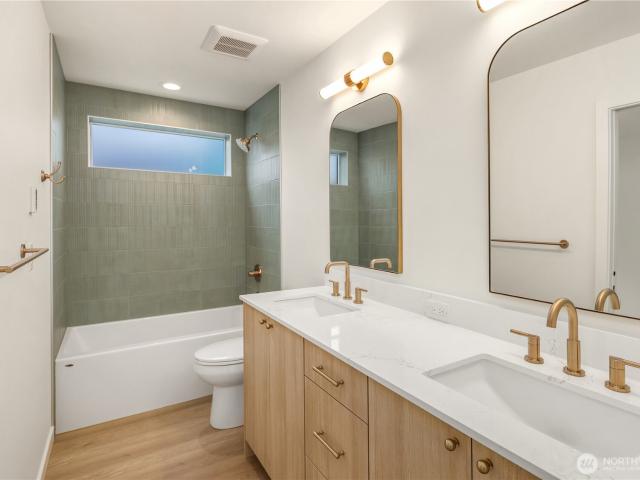 3638 Greenwood Ave N, Unit A, Seattle, WA 98103 | MLS #2551