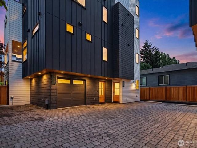 3638 Greenwood Ave N Unit B, Seattle, WA 98103