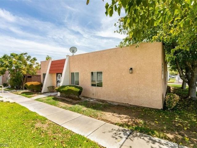 3638 Villa Knolls East Dr, Las Vegas, NV 89120