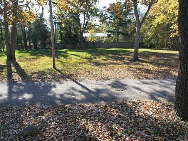3638 3 E Rock Cliff Dr, Port Clinton, OH 43452