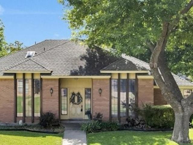 3630 Ridgewood Dr, Grand Prairie, TX 75052