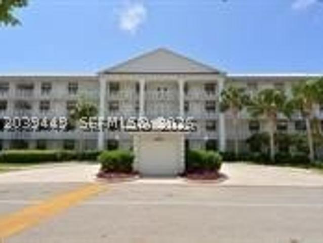 3630 Whitehall Dr Apt 104, West Palm Beach, FL 33401