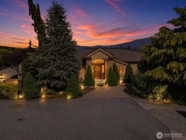 36315 SE Saint Andrews Ln, Snoqualmie, WA 98065