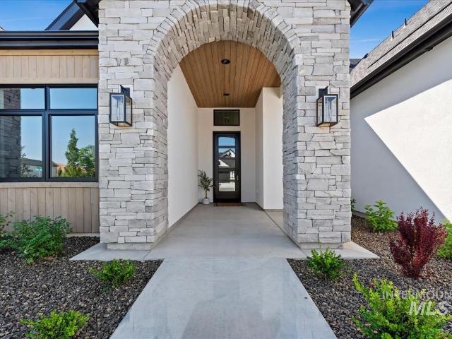 3632 N Harvest Moon Way