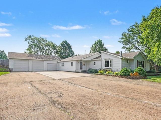 3632 SE Croco Rd, Topeka, KS 66605