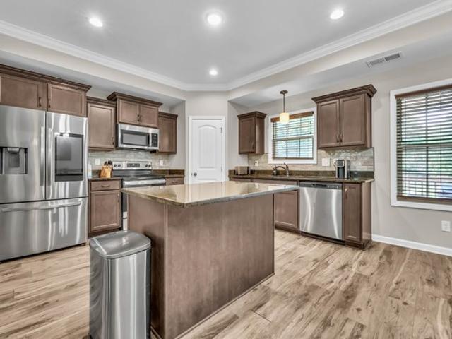 363 Barry Dr, Clarksville, TN 37040