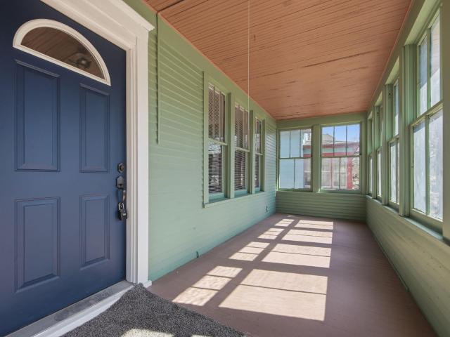363 Geranium Avenue E