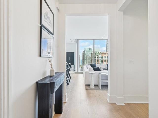 363 E Wacker Drive # 2204