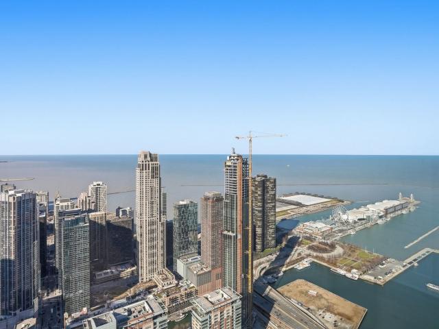 363 E Wacker Drive # 6905