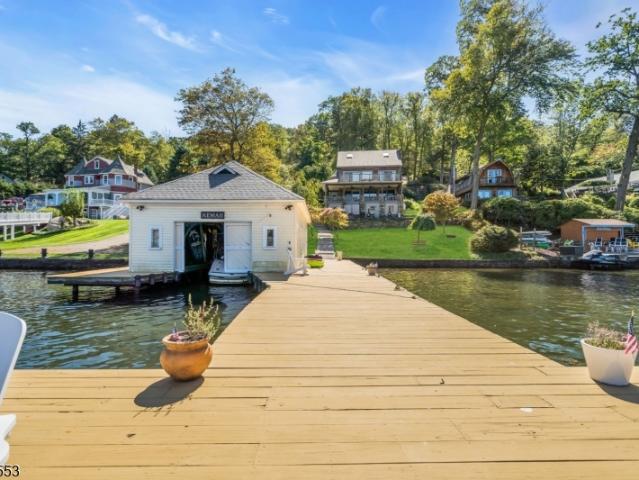 363 Lakeside Blvd