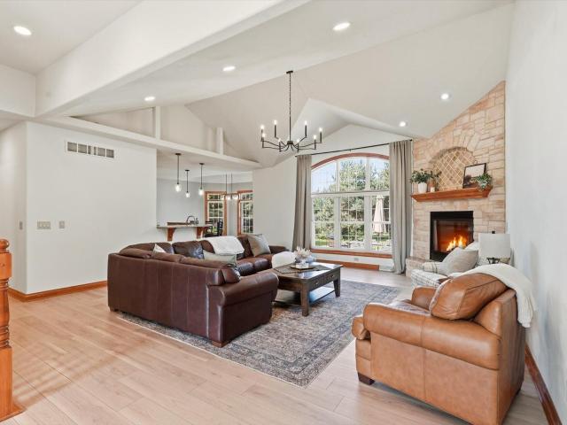 363 Sunshine Dr