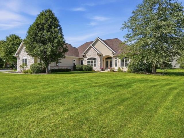 363 Sunshine Dr, Hartland, WI 53029