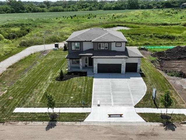 363 SW Amara Dr, Blue Springs, MO 64064