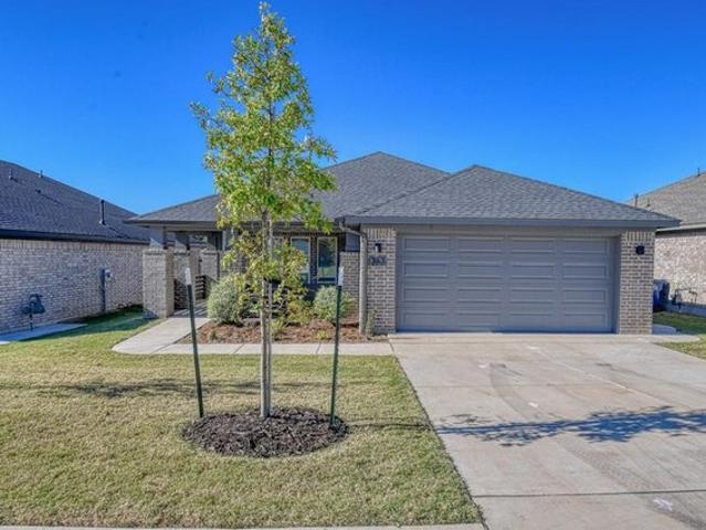 363 Park Ln, Harrah, OK 73045