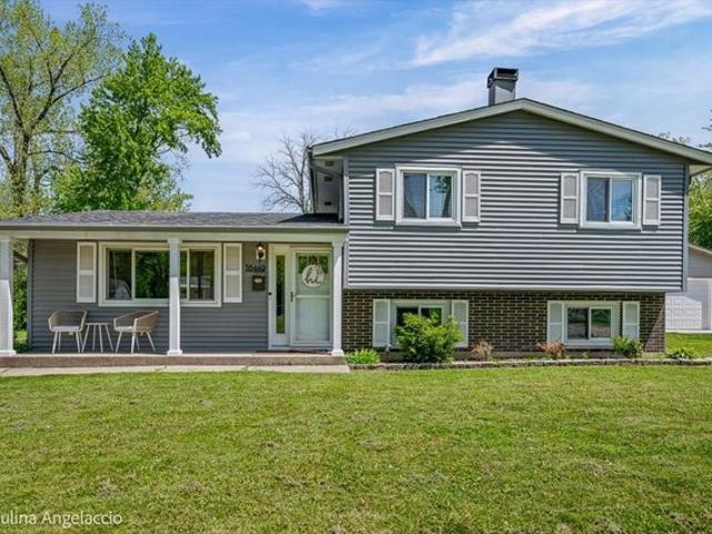 36449 N Streamwood Dr, Gurnee, IL 60031