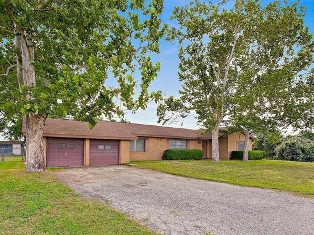 3644 W Highway 71, La Grange, TX 78945