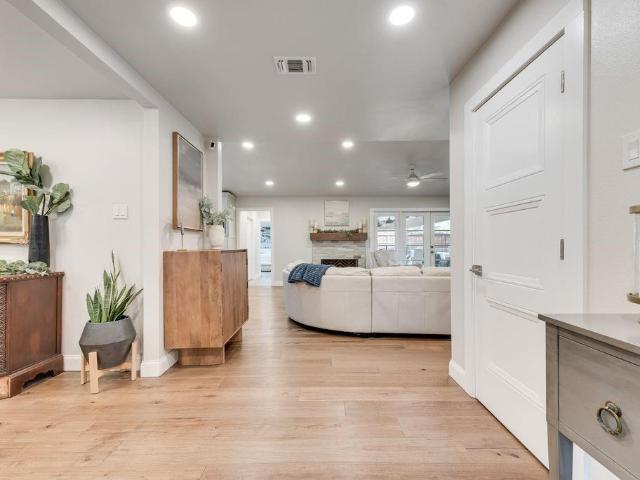 3645 Duchess Trail