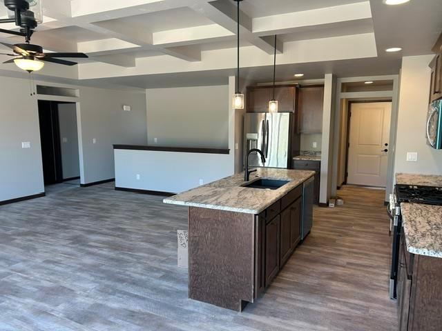 3646 e gladiolus place