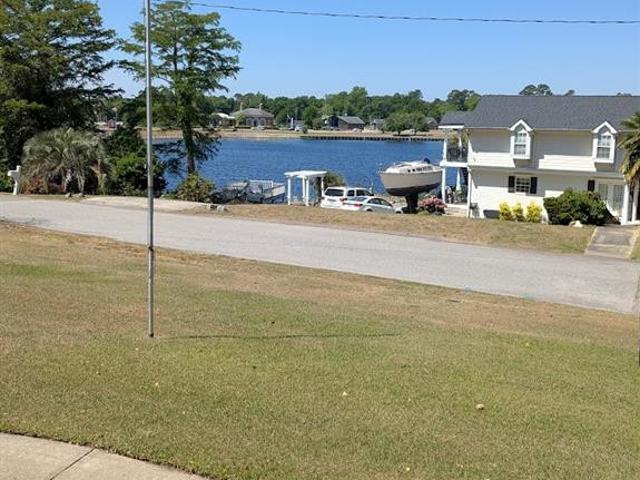 3647 Lakeshore Drive