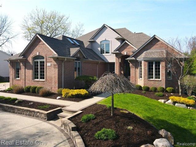 3648 W Tienken Rd, Rochester Hills, MI 48306