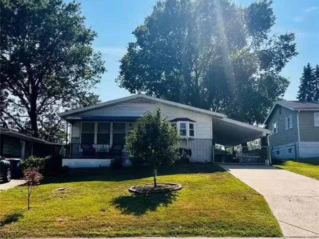 3640 TESSON ST, SAINT LOUIS, MO 63125 Single Family Residence.