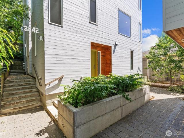 3642 A Interlake Ave N, Seattle, WA 98103 | MLS #2455
