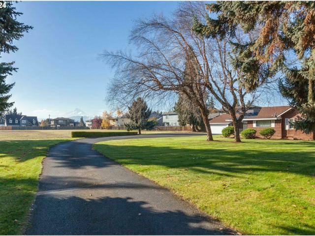 3643 Lois Dr, Hood River, OR