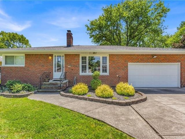 364 Cherry Ln, Seven Hills, OH 44131